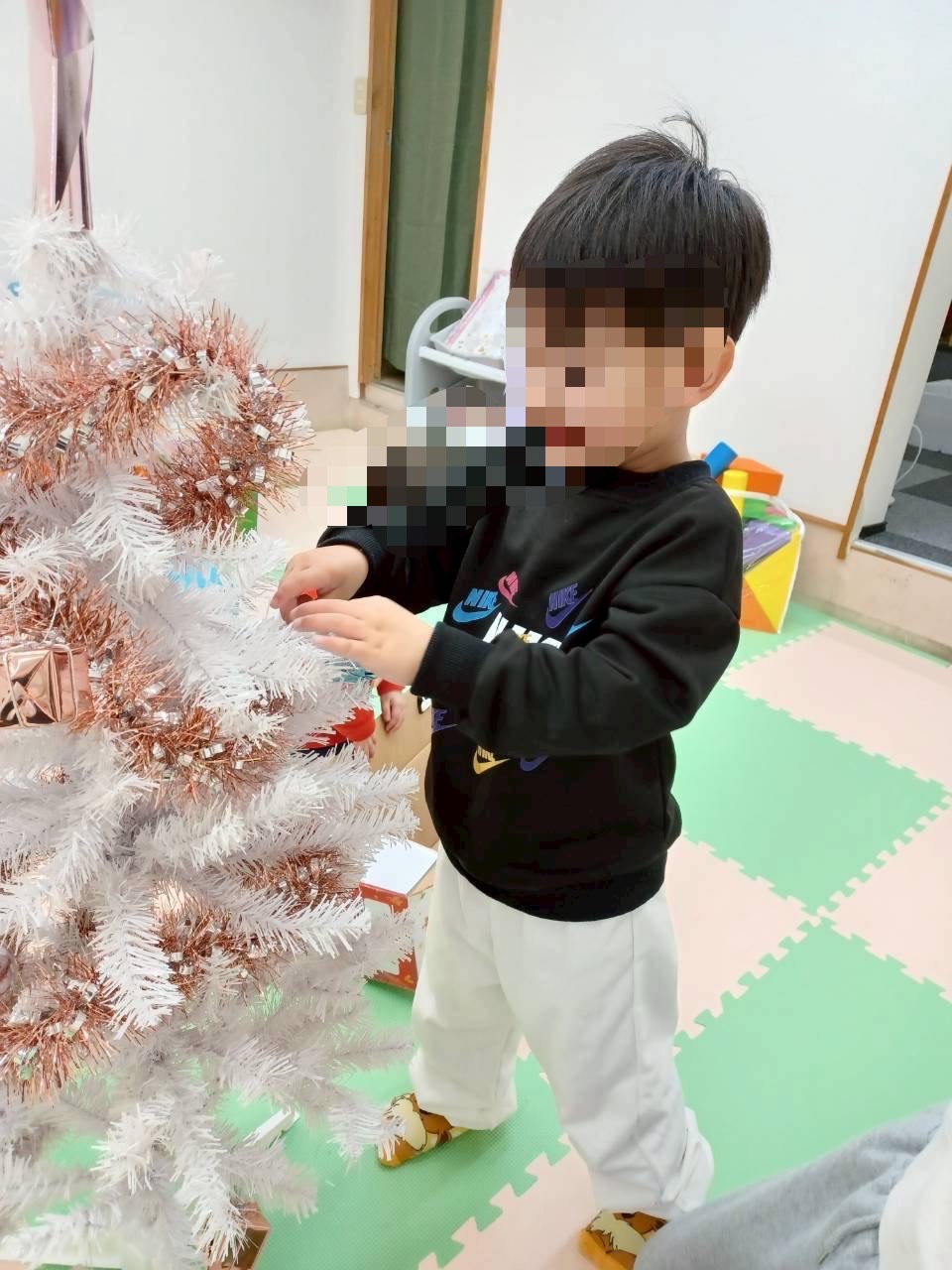 クリスマスツリー ️｜白ゆりグループ | 大阪市で障がい福祉サービスをトータルサポート｜NPO法人白ゆり 有限会社SK