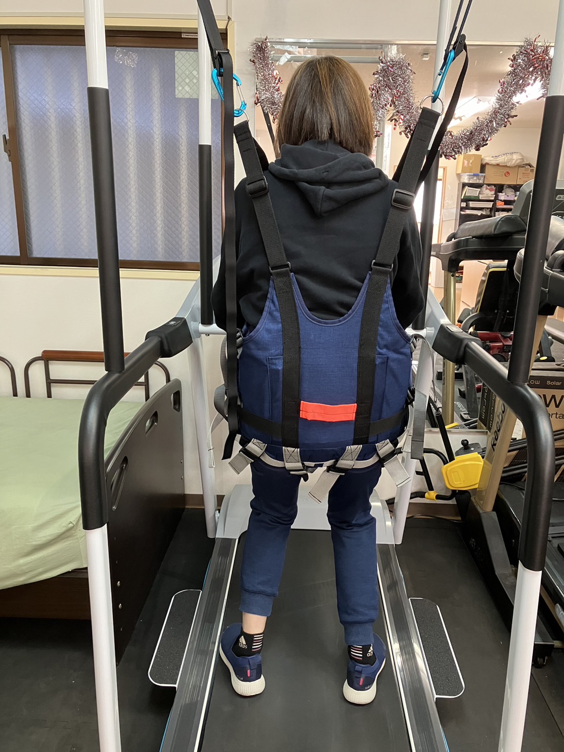 歩行訓練機器を導入しました！｜白ゆりグループ | 大阪市で障がい福祉サービスをトータルサポート｜NPO法人白ゆり 有限会社SK